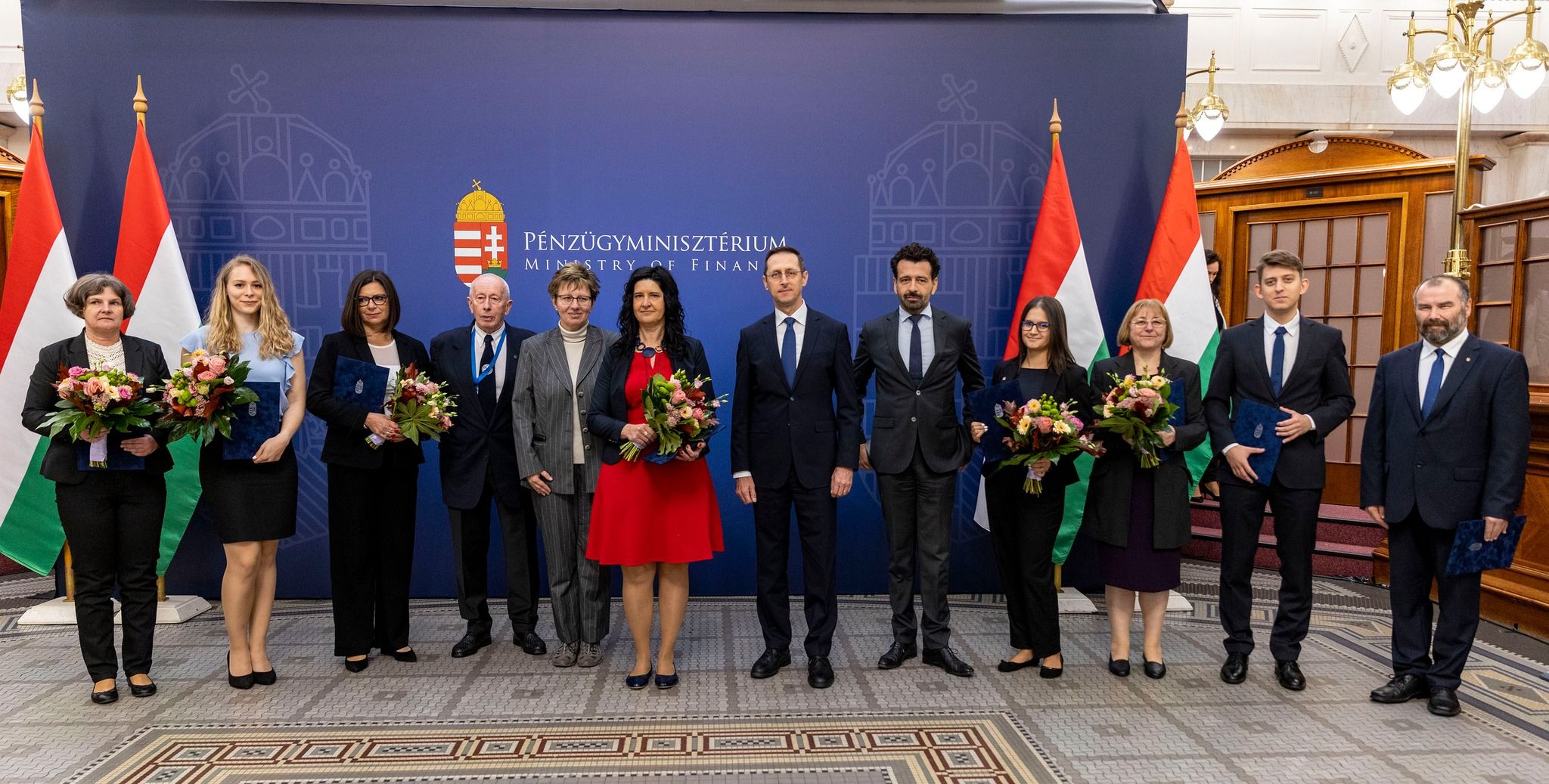 Magas rangú elismerést vehetett át iskolánk oktatója | Hírek ...